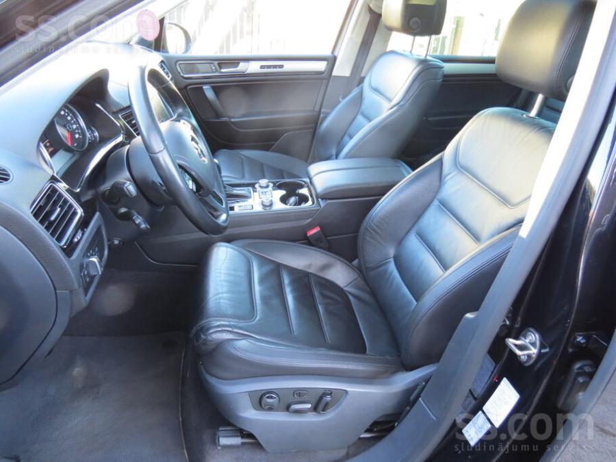 Melns Volkswagen Touareg 2015 Rīga, ar dzinēja tilpumu 3.00 L un nobraukumu 190 tūkst. km par 15750 €, foto 22 vietnē AUTOMOTO.COM.LV