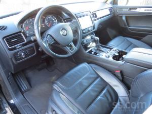 Melns Volkswagen Touareg 2015 Rīga, ar dzinēja tilpumu 3.00 L un nobraukumu 190 tūkst. km par 15750 €, foto 23 vietnē AUTOMOTO.COM.LV