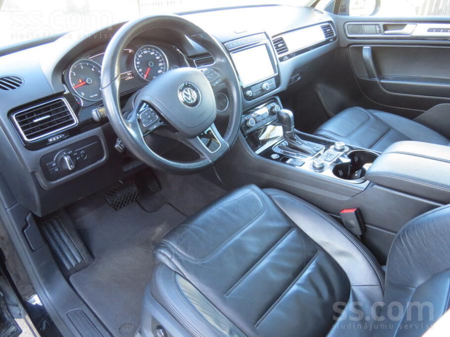 Melns Volkswagen Touareg 2015 Rīga, ar dzinēja tilpumu 3.00 L un nobraukumu 190 tūkst. km par 15750 €, foto 23 vietnē AUTOMOTO.COM.LV