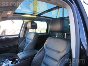 Melns Volkswagen Touareg 2015 Rīga, ar dzinēja tilpumu 3.00 L un nobraukumu 190 tūkst. km par 15750 €, foto 24 vietnē AUTOMOTO.COM.LV