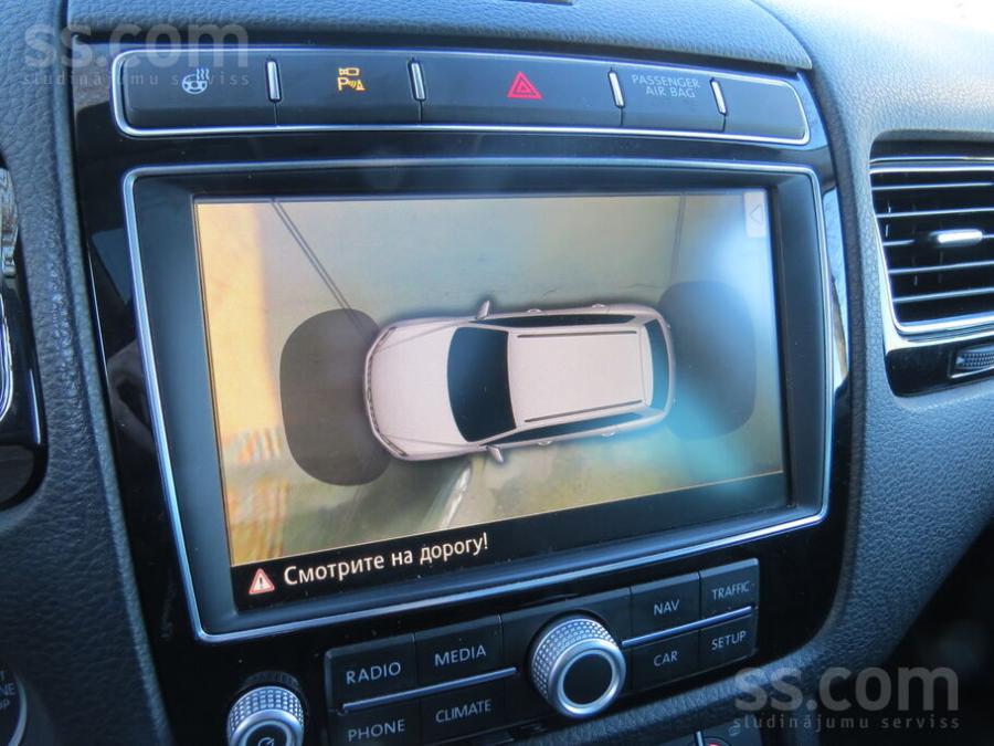 Melns Volkswagen Touareg 2015 Rīga, ar dzinēja tilpumu 3.00 L un nobraukumu 190 tūkst. km par 15750 €, foto 25 vietnē AUTOMOTO.COM.LV
