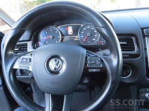 Melns Volkswagen Touareg 2015 Rīga, ar dzinēja tilpumu 3.00 L un nobraukumu 190 tūkst. km par 15750 €, foto 27 vietnē AUTOMOTO.COM.LV