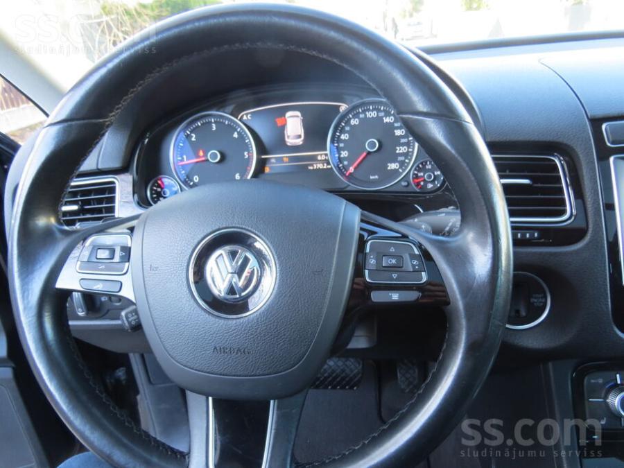 Melns Volkswagen Touareg 2015 Rīga, ar dzinēja tilpumu 3.00 L un nobraukumu 190 tūkst. km par 15750 €, foto 27 vietnē AUTOMOTO.COM.LV
