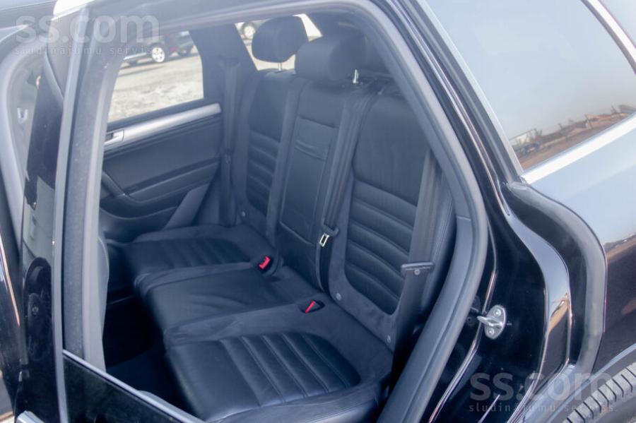 Melns Volkswagen Touareg 2015 Tukums, ar dzinēja tilpumu 3.00 L un nobraukumu 249 tūkst. km par 15996 €, foto 13 vietnē AUTOMOTO.COM.LV