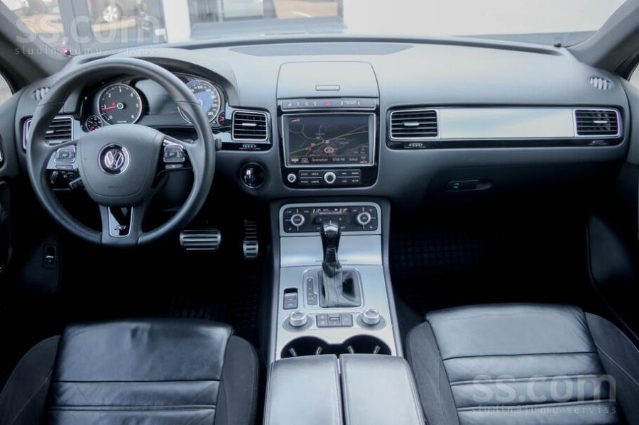Melns Volkswagen Touareg 2015 Tukums, ar dzinēja tilpumu 3.00 L un nobraukumu 249 tūkst. km par 15996 €, foto 17 vietnē AUTOMOTO.COM.LV