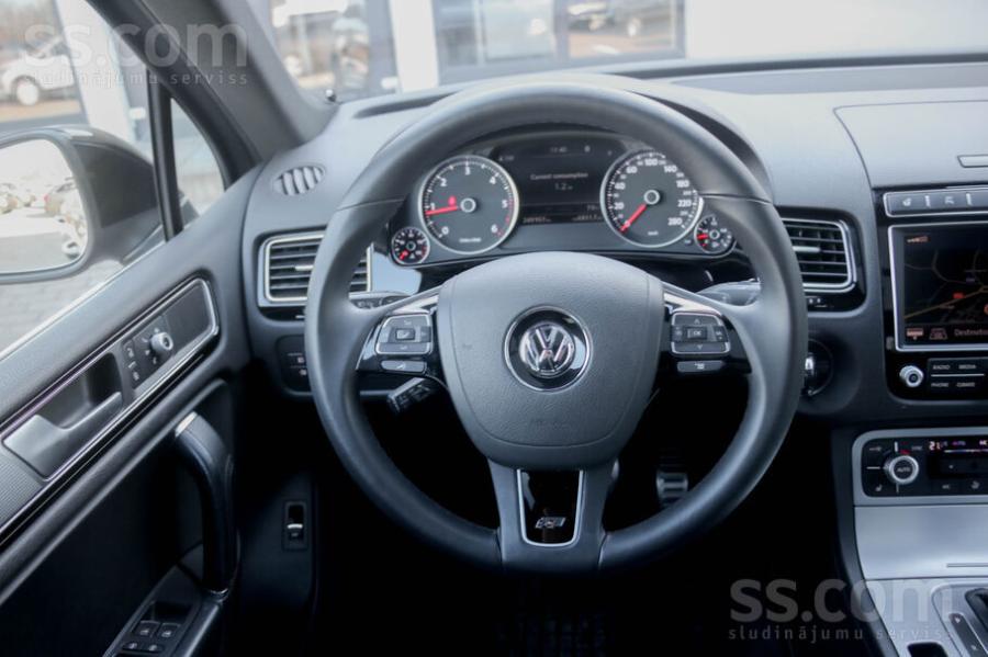 Melns Volkswagen Touareg 2015 Tukums, ar dzinēja tilpumu 3.00 L un nobraukumu 249 tūkst. km par 15996 €, foto 19 vietnē AUTOMOTO.COM.LV