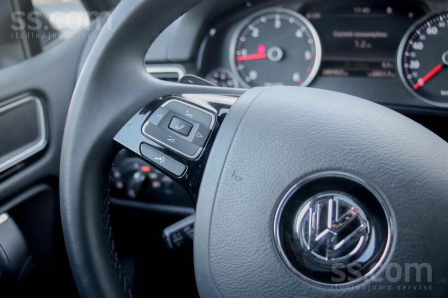 Melns Volkswagen Touareg 2015 Tukums, ar dzinēja tilpumu 3.00 L un nobraukumu 249 tūkst. km par 15996 €, foto 20 vietnē AUTOMOTO.COM.LV