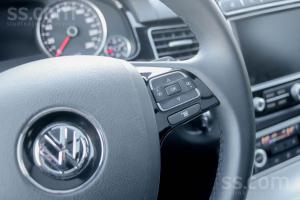 Melns Volkswagen Touareg 2015 Tukums, ar dzinēja tilpumu 3.00 L un nobraukumu 249 tūkst. km par 15996 €, foto 21 vietnē AUTOMOTO.COM.LV