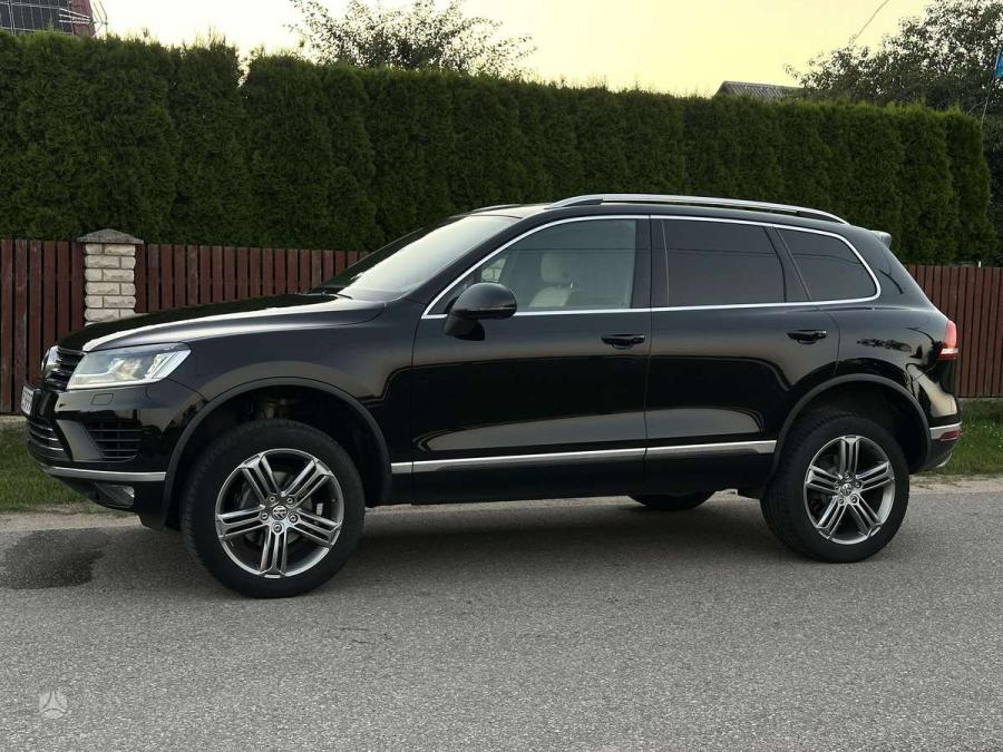 Melns Volkswagen Touareg 2015 Viļņa, ar dzinēja tilpumu 2.97 L un nobraukumu 190 tūkst. km par 18250 €, foto 8 vietnē AUTOMOTO.COM.LV