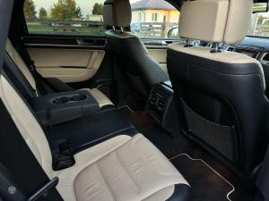 Melns Volkswagen Touareg 2015 Viļņa, ar dzinēja tilpumu 2.97 L un nobraukumu 190 tūkst. km par 18250 €, foto 28 vietnē AUTOMOTO.COM.LV