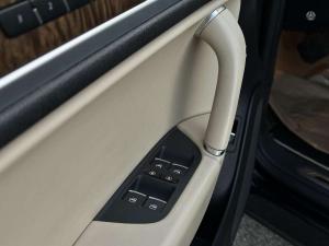 Melns Volkswagen Touareg 2015 Viļņa, ar dzinēja tilpumu 2.97 L un nobraukumu 190 tūkst. km par 18250 €, foto 32 vietnē AUTOMOTO.COM.LV