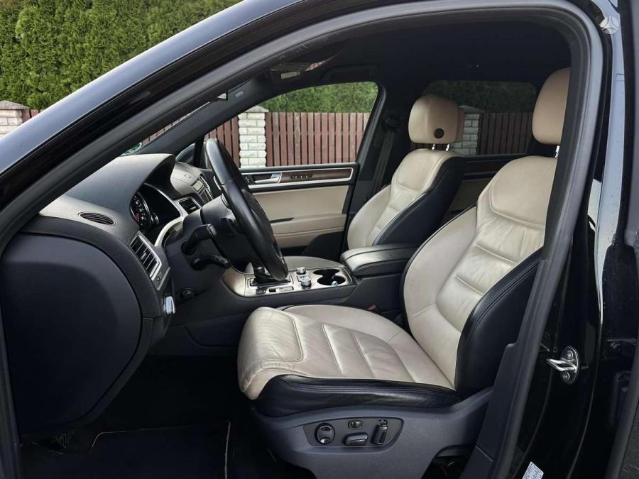 Melns Volkswagen Touareg 2015 Viļņa, ar dzinēja tilpumu 2.97 L un nobraukumu 190 tūkst. km par 18250 €, foto 34 vietnē AUTOMOTO.COM.LV