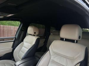 Melns Volkswagen Touareg 2015 Viļņa, ar dzinēja tilpumu 2.97 L un nobraukumu 190 tūkst. km par 18250 €, foto 35 vietnē AUTOMOTO.COM.LV