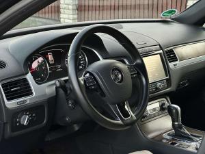 Melns Volkswagen Touareg 2015 Viļņa, ar dzinēja tilpumu 2.97 L un nobraukumu 190 tūkst. km par 18250 €, foto 37 vietnē AUTOMOTO.COM.LV