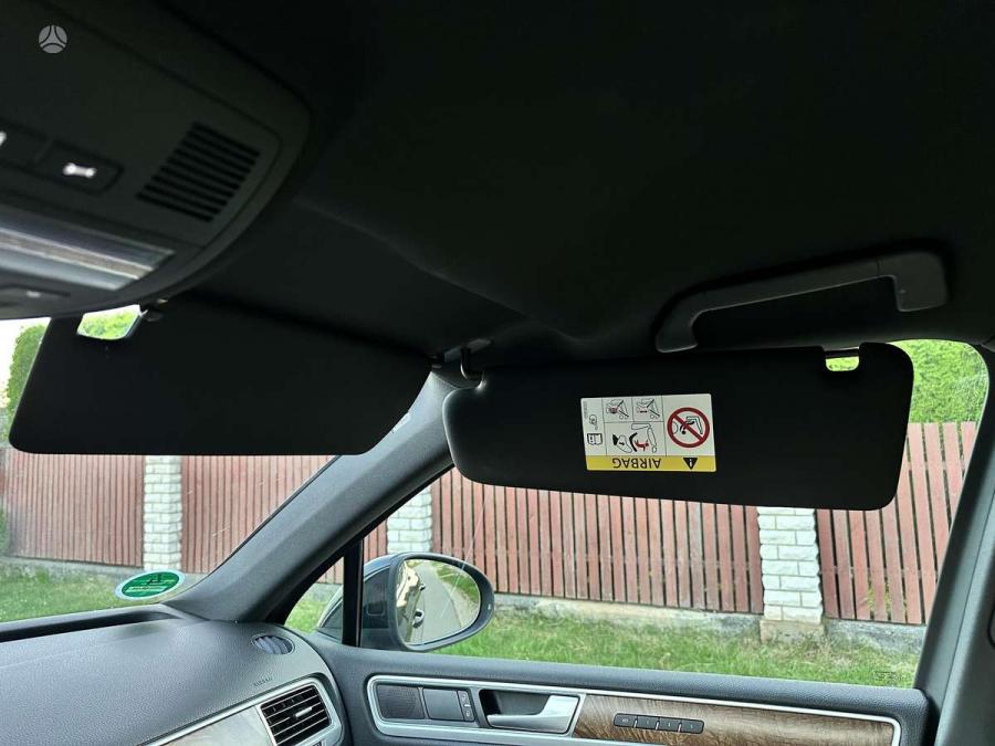 Melns Volkswagen Touareg 2015 Viļņa, ar dzinēja tilpumu 2.97 L un nobraukumu 190 tūkst. km par 18250 €, foto 43 vietnē AUTOMOTO.COM.LV
