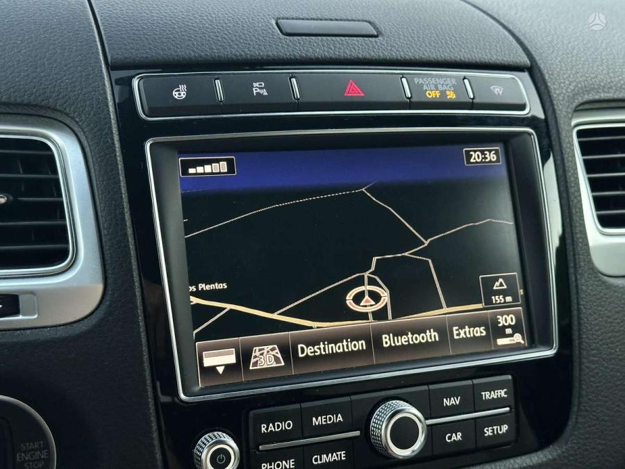 Melns Volkswagen Touareg 2015 Viļņa, ar dzinēja tilpumu 2.97 L un nobraukumu 190 tūkst. km par 18250 €, foto 56 vietnē AUTOMOTO.COM.LV