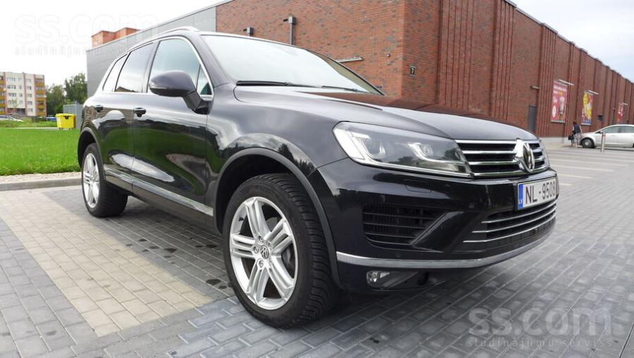 Black Volkswagen Touareg 2015 in Kuldiga, with an engine capacity of 3.00 L and mileage of 315 thousand km for 13900 €, photo 3 on AUTOMOTO.COM.LV