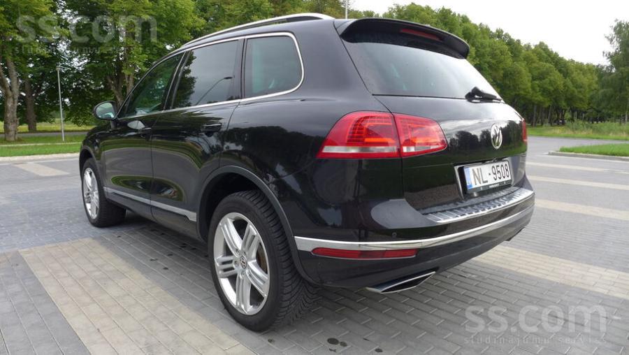 Black Volkswagen Touareg 2015 in Kuldiga, with an engine capacity of 3.00 L and mileage of 315 thousand km for 13900 €, photo 4 on AUTOMOTO.COM.LV