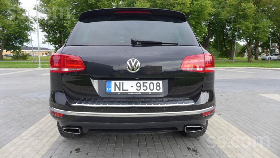Black Volkswagen Touareg 2015 in Kuldiga, with an engine capacity of 3.00 L and mileage of 315 thousand km for 13900 €, photo 5 on AUTOMOTO.COM.LV