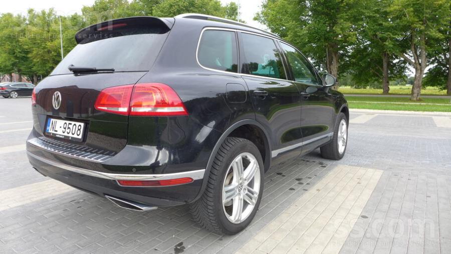 Black Volkswagen Touareg 2015 in Kuldiga, with an engine capacity of 3.00 L and mileage of 315 thousand km for 13900 €, photo 6 on AUTOMOTO.COM.LV