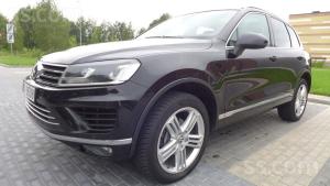 Black Volkswagen Touareg 2015 in Kuldiga, with an engine capacity of 3.00 L and mileage of 315 thousand km for 13900 €, photo 7 on AUTOMOTO.COM.LV