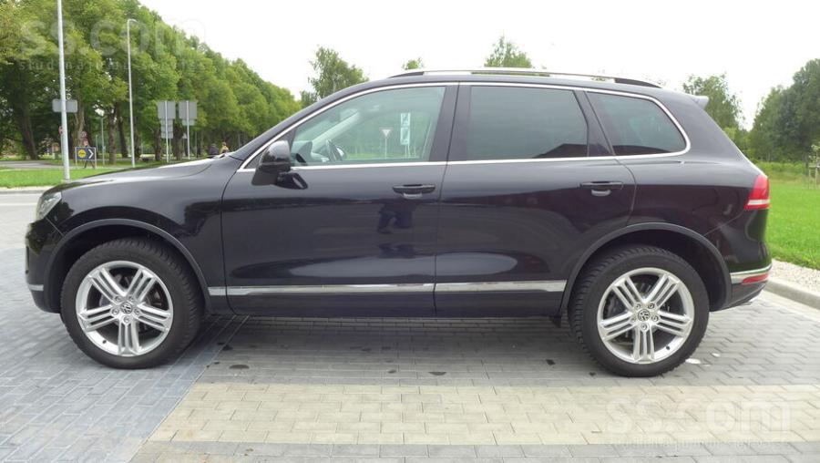 Black Volkswagen Touareg 2015 in Kuldiga, with an engine capacity of 3.00 L and mileage of 315 thousand km for 13900 €, photo 8 on AUTOMOTO.COM.LV