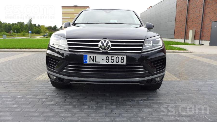 Black Volkswagen Touareg 2015 in Kuldiga, with an engine capacity of 3.00 L and mileage of 315 thousand km for 13900 €, photo 9 on AUTOMOTO.COM.LV