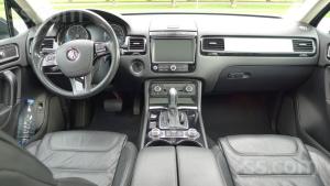 Black Volkswagen Touareg 2015 in Kuldiga, with an engine capacity of 3.00 L and mileage of 315 thousand km for 13900 €, photo 11 on AUTOMOTO.COM.LV