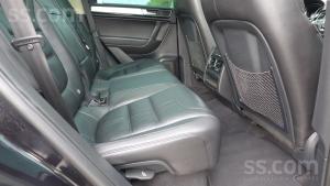 Black Volkswagen Touareg 2015 in Kuldiga, with an engine capacity of 3.00 L and mileage of 315 thousand km for 13900 €, photo 13 on AUTOMOTO.COM.LV