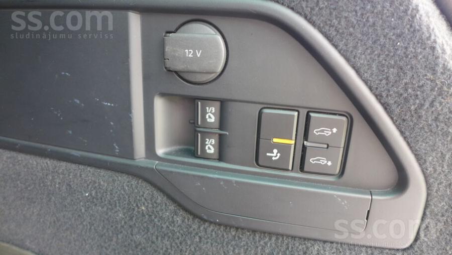 Black Volkswagen Touareg 2015 in Kuldiga, with an engine capacity of 3.00 L and mileage of 315 thousand km for 13900 €, photo 16 on AUTOMOTO.COM.LV