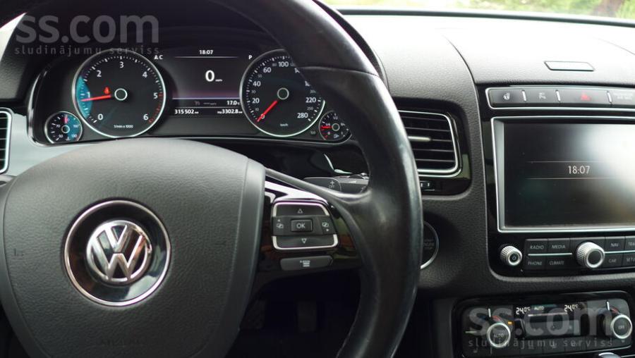 Black Volkswagen Touareg 2015 in Kuldiga, with an engine capacity of 3.00 L and mileage of 315 thousand km for 13900 €, photo 21 on AUTOMOTO.COM.LV
