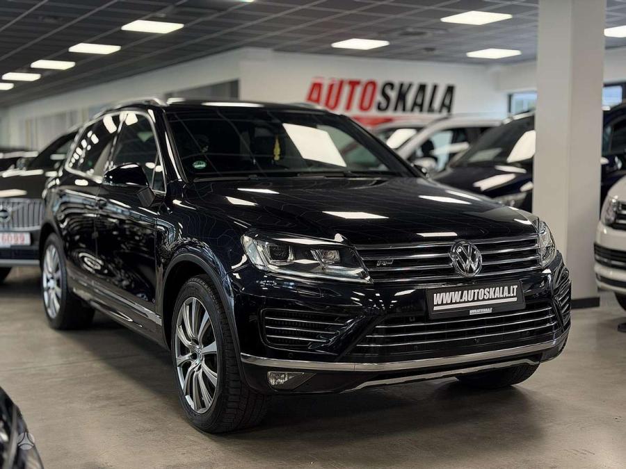 Black Volkswagen Touareg 2015 in Klaipeda, with an engine capacity of 4.13 L and mileage of 311 thousand km for 17950 €, photo 4 on AUTOMOTO.COM.LV