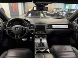 Black Volkswagen Touareg 2015 in Klaipeda, with an engine capacity of 4.13 L and mileage of 311 thousand km for 17950 €, photo 7 on AUTOMOTO.COM.LV