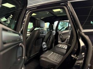 Black Volkswagen Touareg 2015 in Klaipeda, with an engine capacity of 4.13 L and mileage of 311 thousand km for 17950 €, photo 11 on AUTOMOTO.COM.LV