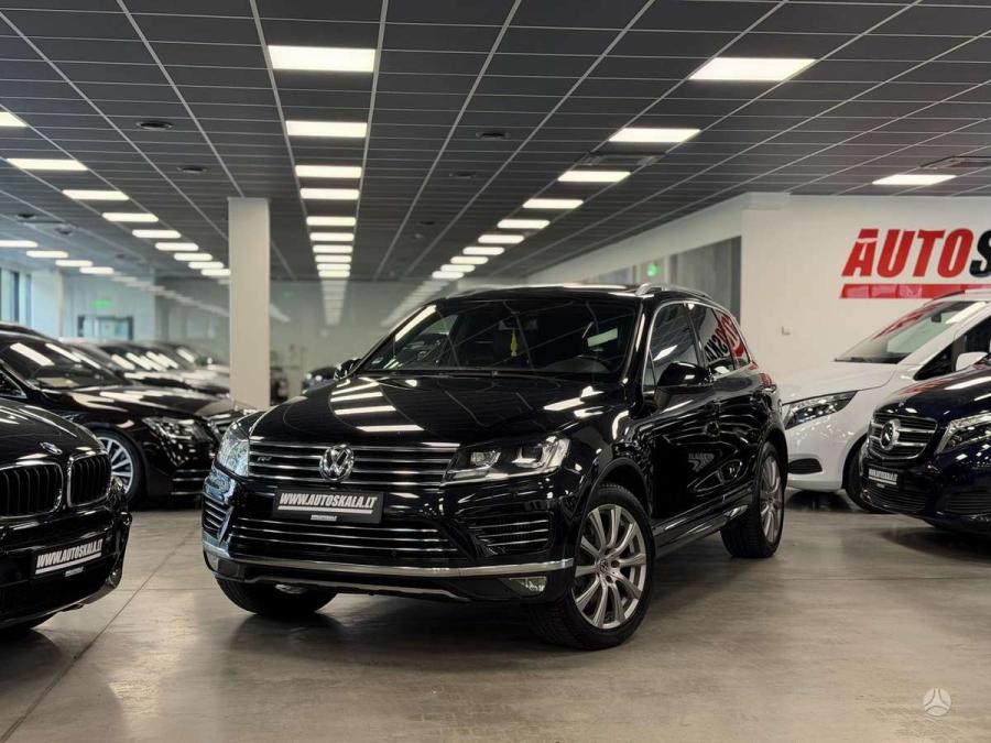 Black Volkswagen Touareg 2015 in Klaipeda, with an engine capacity of 4.13 L and mileage of 311 thousand km for 17950 €, photo 12 on AUTOMOTO.COM.LV