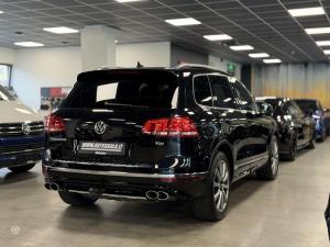 Black Volkswagen Touareg 2015 in Klaipeda, with an engine capacity of 4.13 L and mileage of 311 thousand km for 17950 €, photo 13 on AUTOMOTO.COM.LV