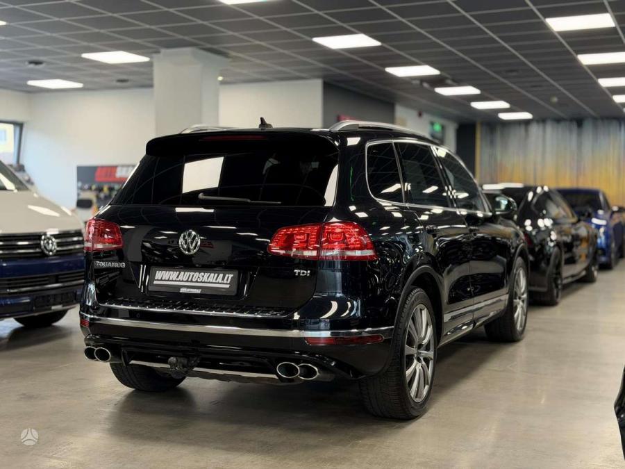 Black Volkswagen Touareg 2015 in Klaipeda, with an engine capacity of 4.13 L and mileage of 311 thousand km for 17950 €, photo 13 on AUTOMOTO.COM.LV