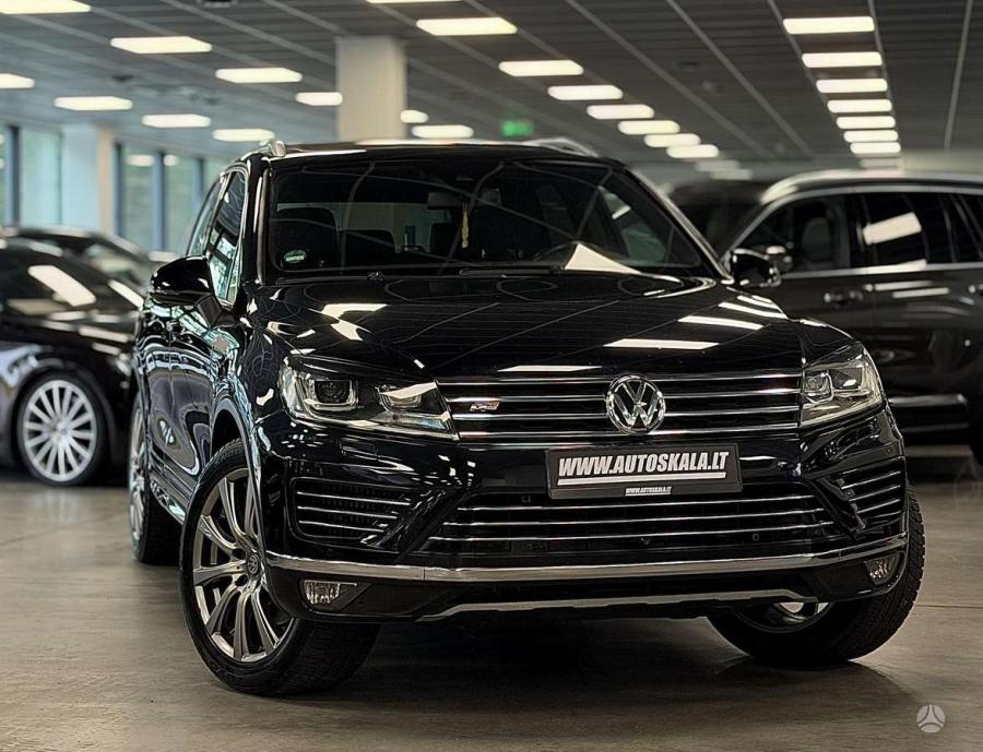 Black Volkswagen Touareg 2015 in Klaipeda, with an engine capacity of 4.13 L and mileage of 311 thousand km for 17950 €, photo 16 on AUTOMOTO.COM.LV