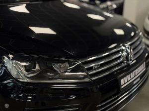 Black Volkswagen Touareg 2015 in Klaipeda, with an engine capacity of 4.13 L and mileage of 311 thousand km for 17950 €, photo 17 on AUTOMOTO.COM.LV