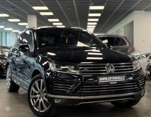 Black Volkswagen Touareg 2015 in Klaipeda, with an engine capacity of 4.13 L and mileage of 311 thousand km for 17950 €, photo 18 on AUTOMOTO.COM.LV