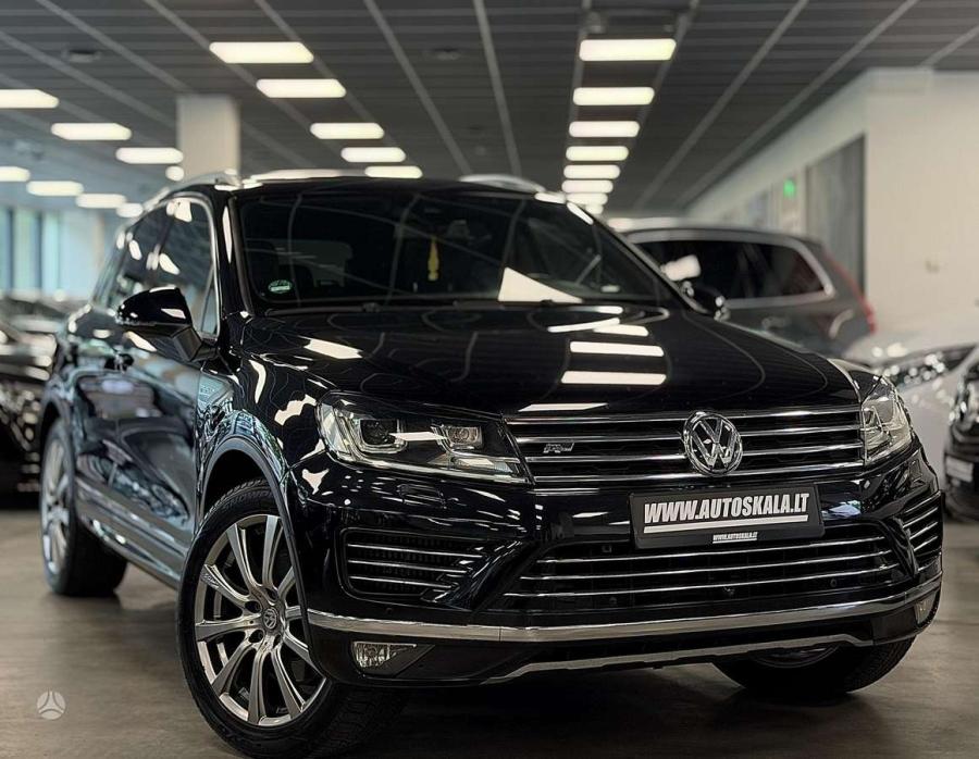 Black Volkswagen Touareg 2015 in Klaipeda, with an engine capacity of 4.13 L and mileage of 311 thousand km for 17950 €, photo 18 on AUTOMOTO.COM.LV