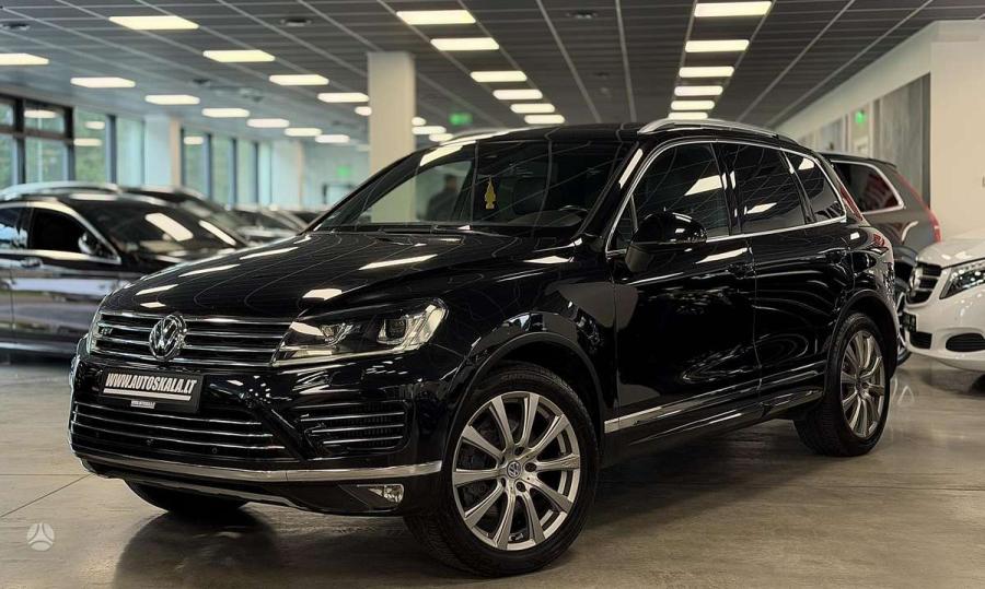 Black Volkswagen Touareg 2015 in Klaipeda, with an engine capacity of 4.13 L and mileage of 311 thousand km for 17950 €, photo 20 on AUTOMOTO.COM.LV