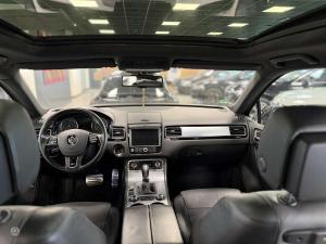 Black Volkswagen Touareg 2015 in Klaipeda, with an engine capacity of 4.13 L and mileage of 311 thousand km for 17950 €, photo 25 on AUTOMOTO.COM.LV