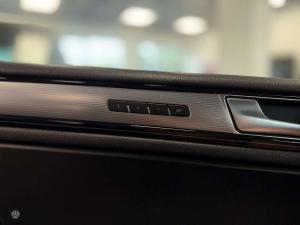 Black Volkswagen Touareg 2015 in Klaipeda, with an engine capacity of 4.13 L and mileage of 311 thousand km for 17950 €, photo 30 on AUTOMOTO.COM.LV