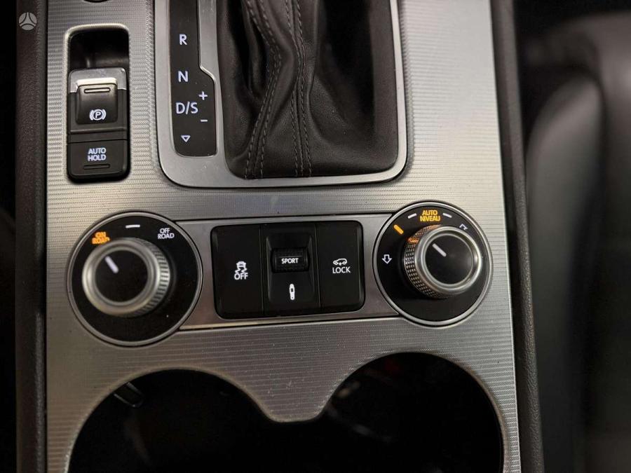 Black Volkswagen Touareg 2015 in Klaipeda, with an engine capacity of 4.13 L and mileage of 311 thousand km for 17950 €, photo 33 on AUTOMOTO.COM.LV