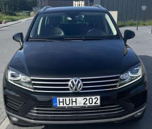 Melns Volkswagen Touareg 2015 Kauņa, ar dzinēja tilpumu 2.97 L un nobraukumu 242 tūkst. km par 17000 €, foto 4 vietnē AUTOMOTO.COM.LV