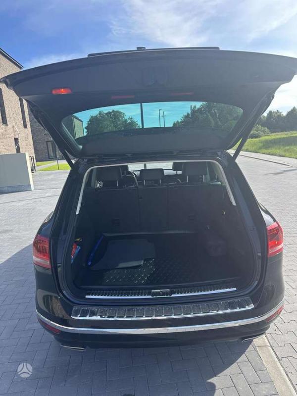 Melns Volkswagen Touareg 2015 Kauņa, ar dzinēja tilpumu 2.97 L un nobraukumu 242 tūkst. km par 17000 €, foto 7 vietnē AUTOMOTO.COM.LV