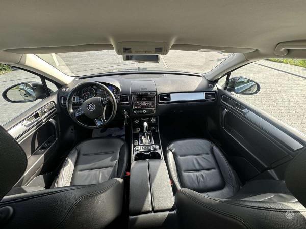 Melns Volkswagen Touareg 2015 Kauņa, ar dzinēja tilpumu 2.97 L un nobraukumu 242 tūkst. km par 17000 €, foto 9 vietnē AUTOMOTO.COM.LV