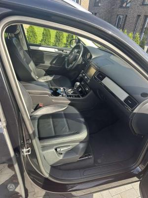 Melns Volkswagen Touareg 2015 Kauņa, ar dzinēja tilpumu 2.97 L un nobraukumu 242 tūkst. km par 17000 €, foto 11 vietnē AUTOMOTO.COM.LV