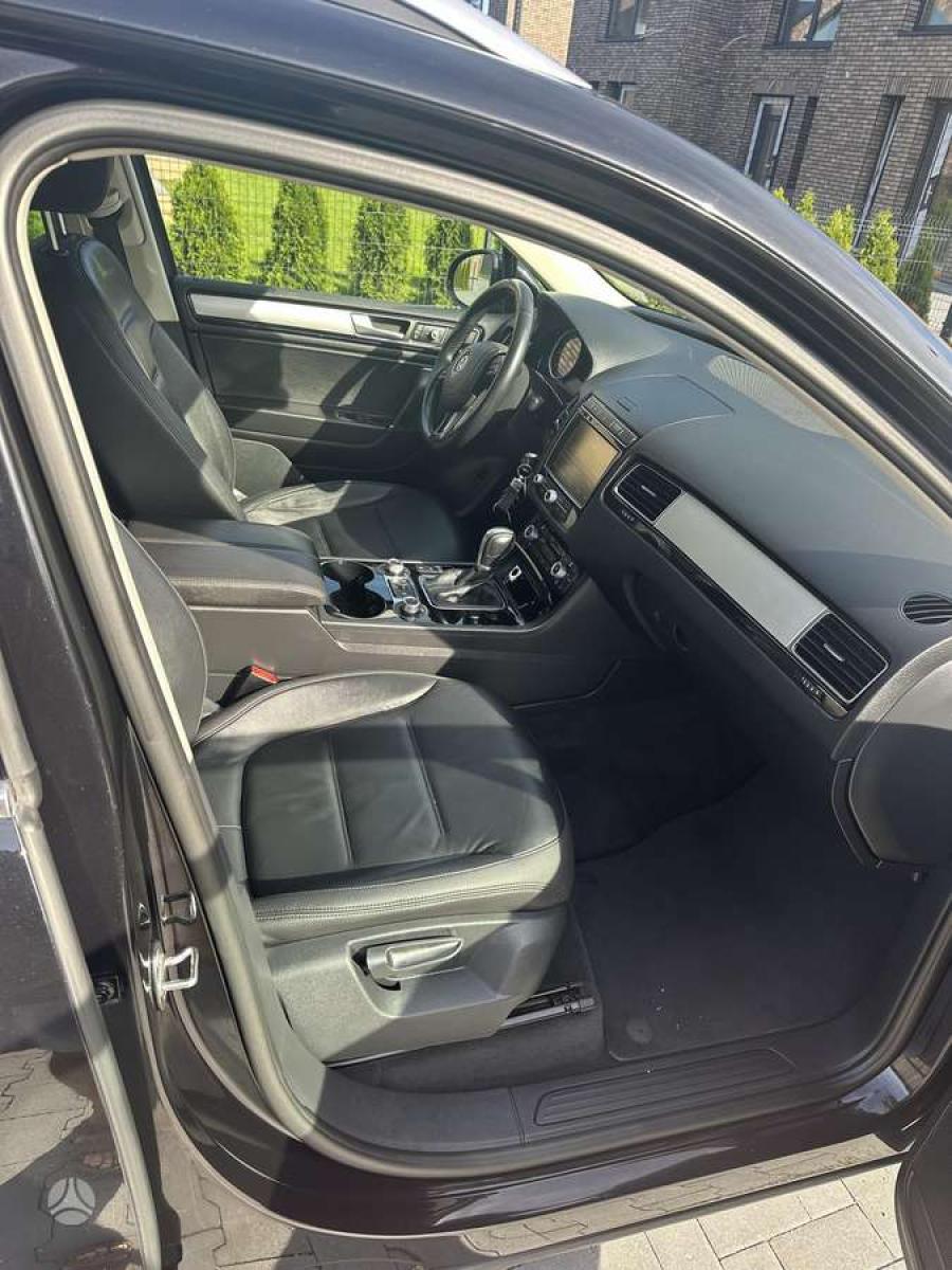 Melns Volkswagen Touareg 2015 Kauņa, ar dzinēja tilpumu 2.97 L un nobraukumu 242 tūkst. km par 17000 €, foto 11 vietnē AUTOMOTO.COM.LV